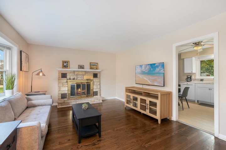 Charming Home: Dt Mokena & Metra - Tinley Park, IL