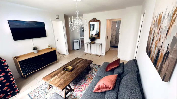 Cozy 3 Bedroom Apartment + Private Parking - Lyon