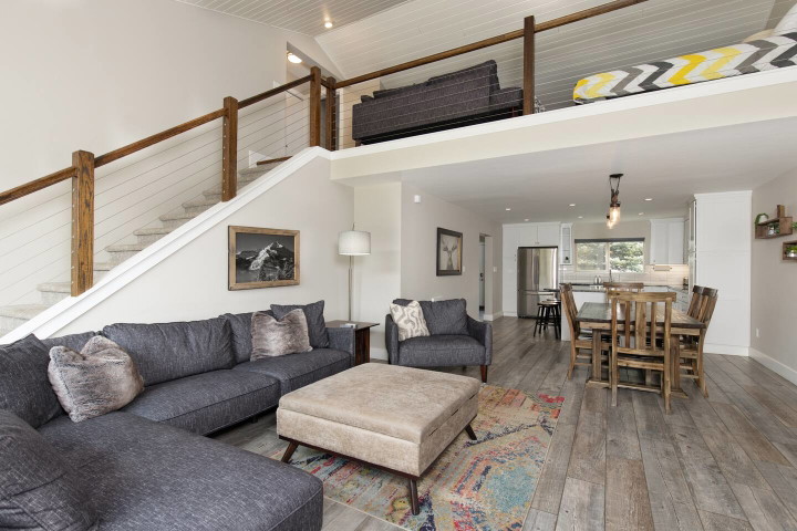 Gorgeous Vacation Chalet: Hot Tub, Wood Stove - Big Sky, MT