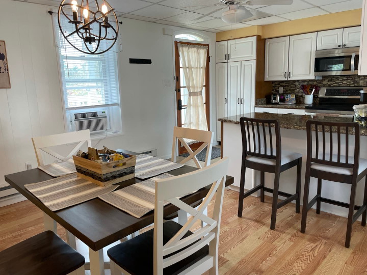Lancaster Retreat Spacious Apt W/king (Ca) & Deck - Lancaster, PA
