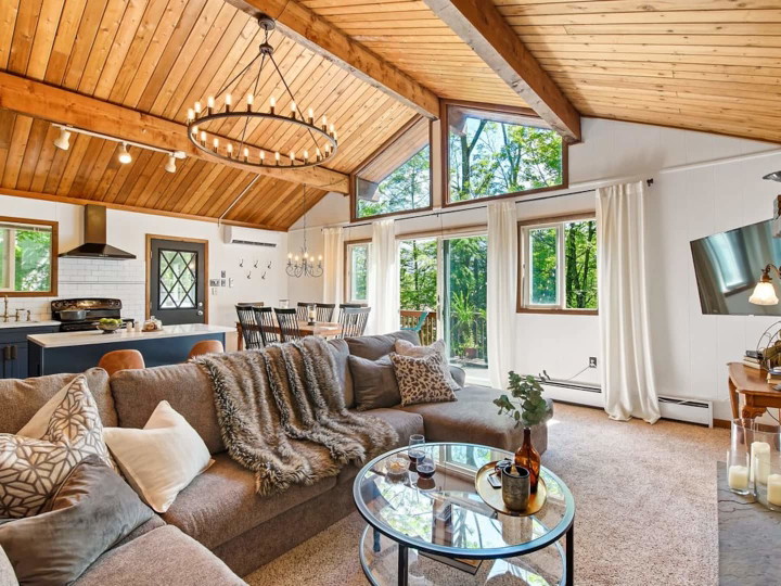 The Green Light Lodge- Minutes To Beach & Skiing! - Lake Wallenpaupack, PA