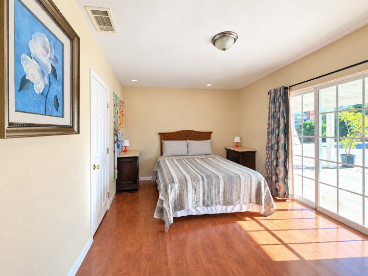 Private Entrance Cozy Bedroom And Private Bathroom - Hacienda Heights, CA