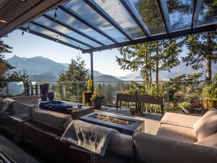 Trailside Retreat: Big Views, Hot Tub, Sauna - Squamish