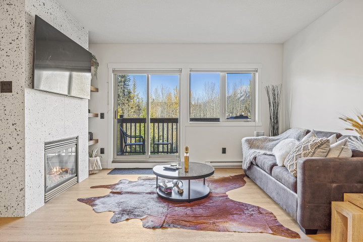 Spacious 2br Minutes From Downtown W/ Pool+hot Tub - Canmore