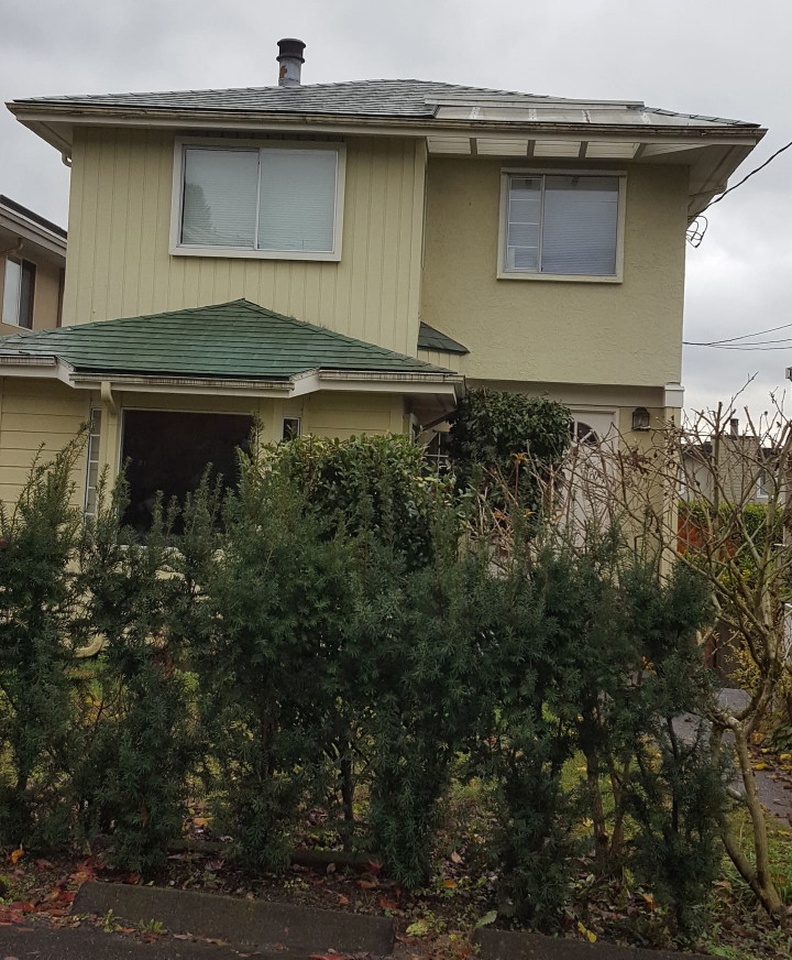 Bright 2 Br, Great Location - West Vancouver
