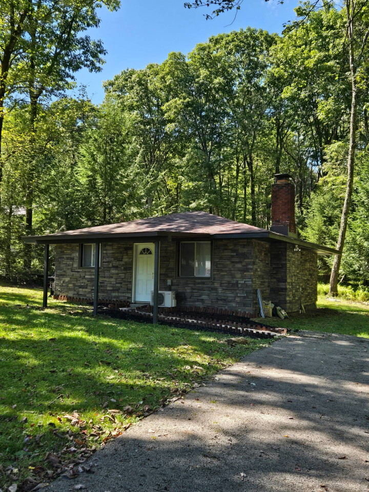Book Your Fall Getaway At Festive Pines - Farmington, PA
