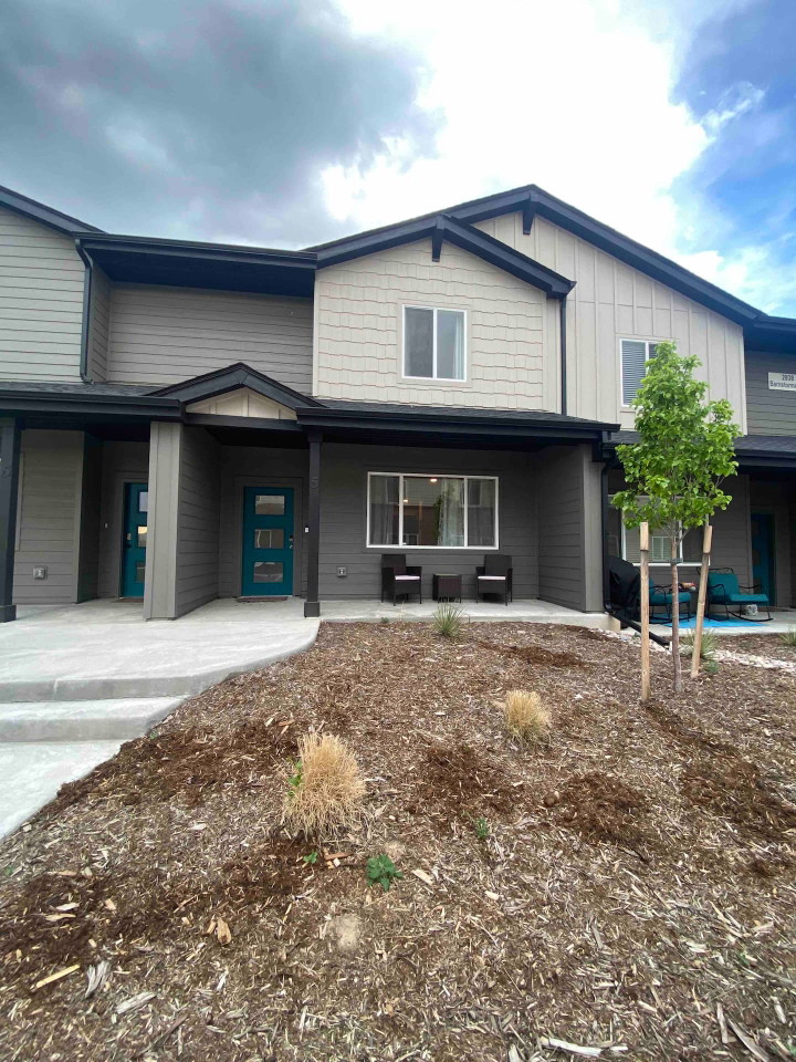 Modern Comforts: 3-bedroom Townhome - Fort Collins, CO