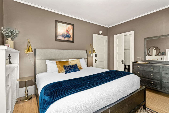 Aquitainia Suite, Heirloom Hotel Collection - Duluth, MN