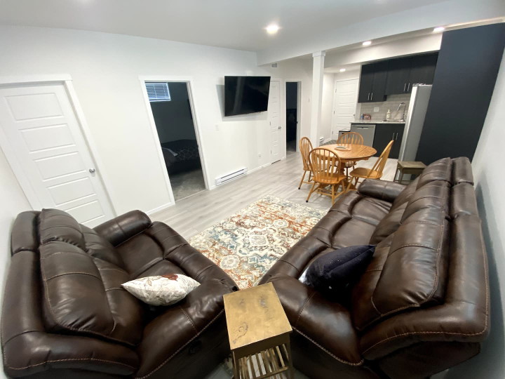 Brand New Affordable 3 Bedroom Suite. - 새스커툰
