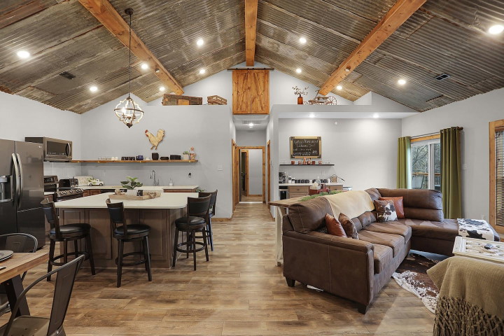 Labby's Homestead Rolling Creek Loft Suite - Hermann, MO