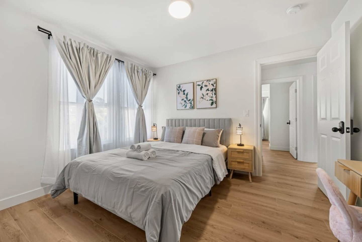 Spacious 7-br Home In Hayward With A/c &Parking - Hayward, CA