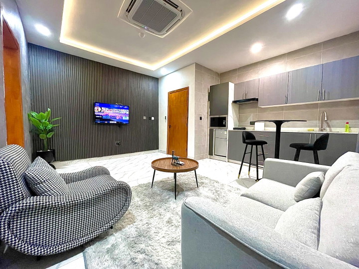 1b Suite/near Airport/pool/gym - Accra