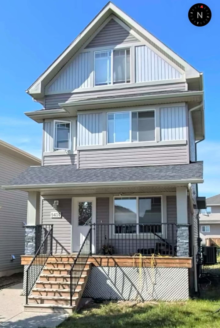 3 Br | Bonus Rm | King Bed | Garage | Near Airport - Saskatchewan