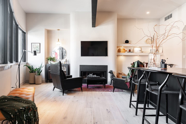 Lot 44: Suite 5 Wood Forbes Executive - Ontario