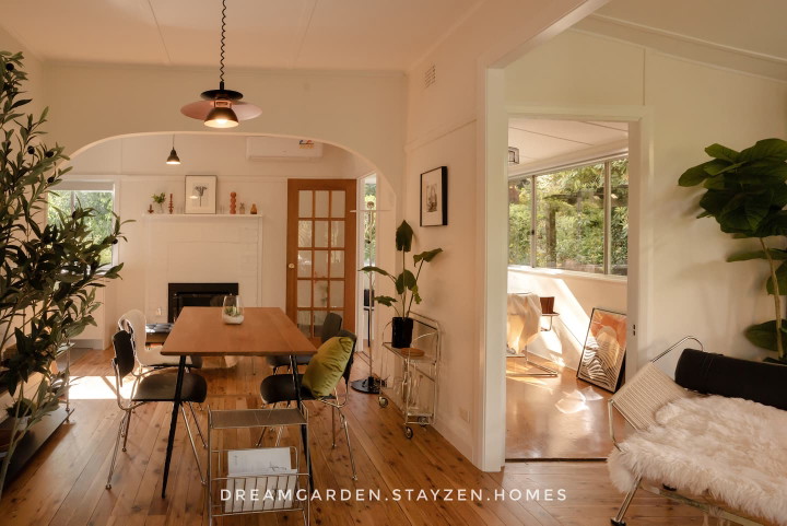Designer Home With Dream Garden & 4k Projector - Katoomba