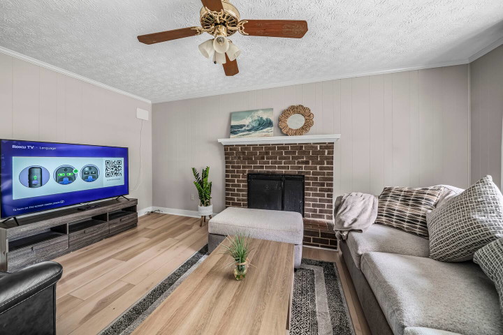Bright Updated Home  Quiet Family Neighborhood - Chesterfield, VA