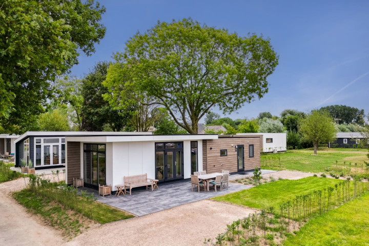 Cube Xl 77 | Ruim Chalet Met Airco - Tiel