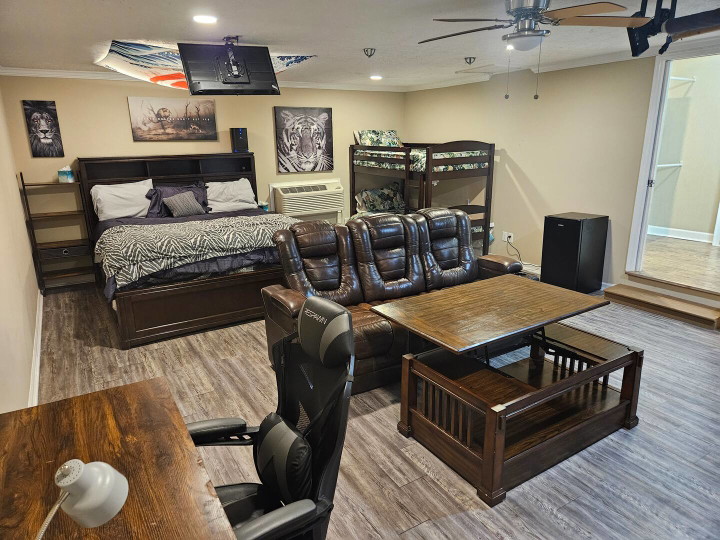 Suite: King Bed, Bunks, Kitchen - Marietta, GA