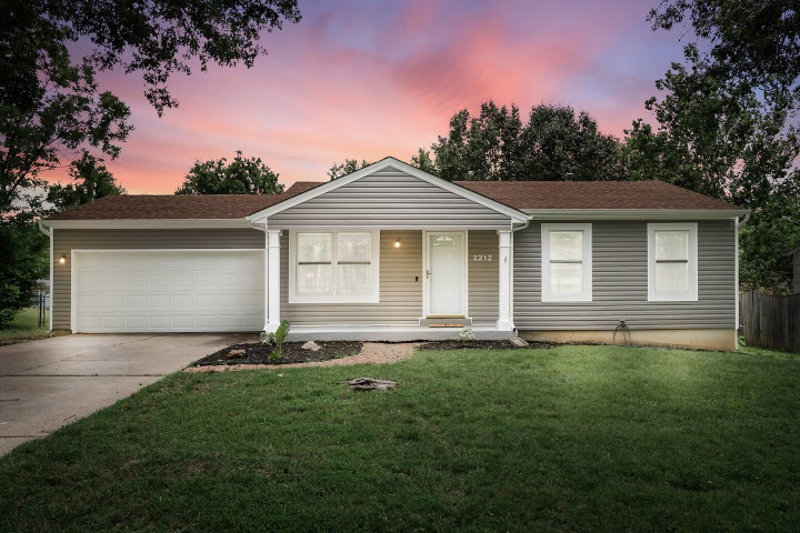 Blair's House In O'fallon 3 Bed 1.5 Bath Game Room - O'Fallon, MO