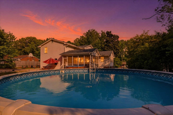 Spacious 6br Cary Retreat With Pool And Hot Tub - Cary, NC