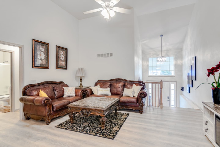 Spacious Duplex Home In St. Joseph, Mo - Saint Joseph, MO