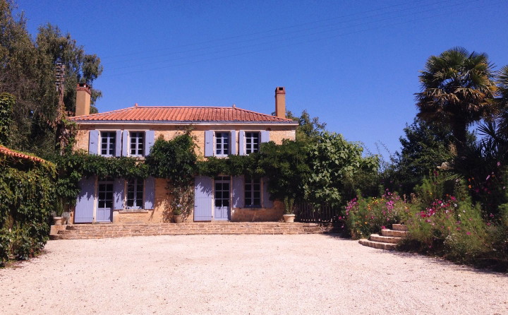 Spacious Period Farmhouse With Pool. - France