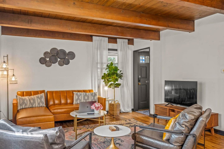 Designer Home In Walkable Historic Greendale - Milwaukee