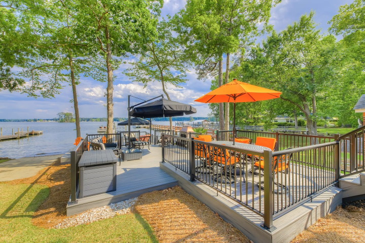 Majestically Rustic Lake Murray Retreat |Sleeps 8 - Gilbert, SC
