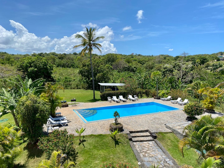 Villa De 2 Habitaciones, 2 Baños, Sala, Cocina, Terraza, Jardín Y Piscina - República Dominicana