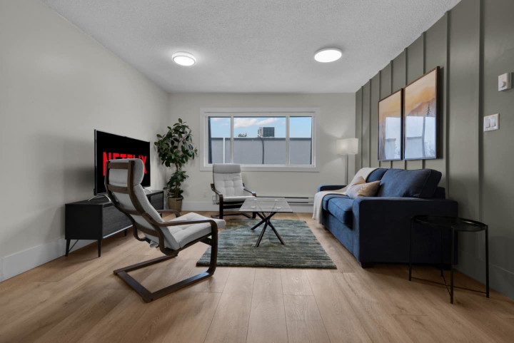 Near Skytrain | Dt Surrey | Small Dog Allowed - 新西敏