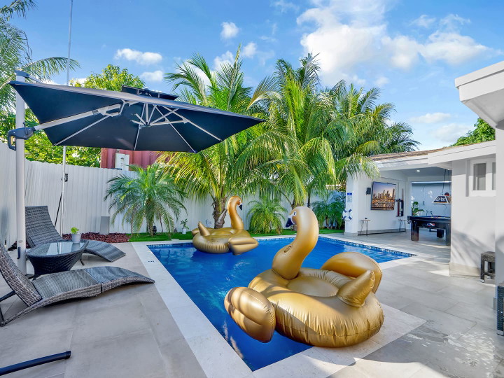 Playhouse! 3mi Hard Rock, Heated Pool, Tub & Games - Miami Gardens, FL