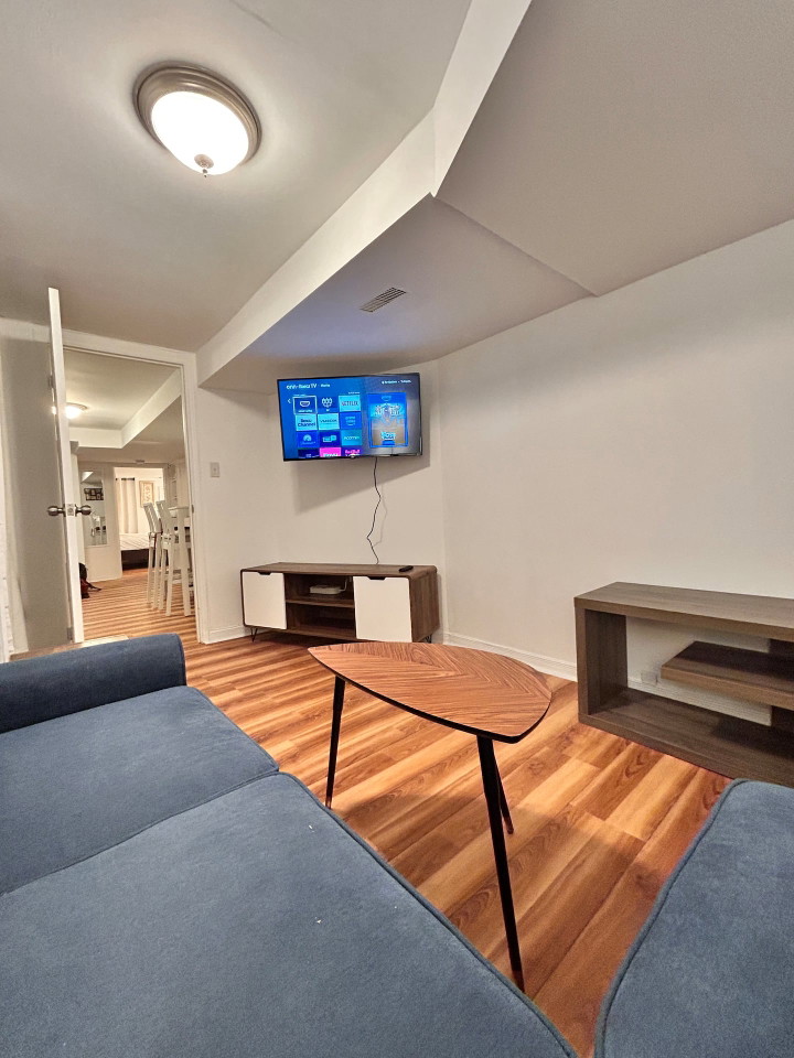 Dupont Manor | Walk-down 1 Bed + Den | Annex, To - Toronto