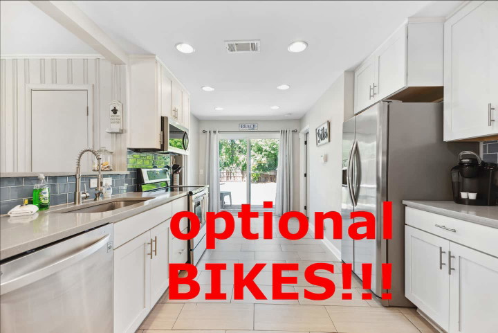 Beach House -Optional Bikes - Walk 2 Shops & Fun - Georgia, GA