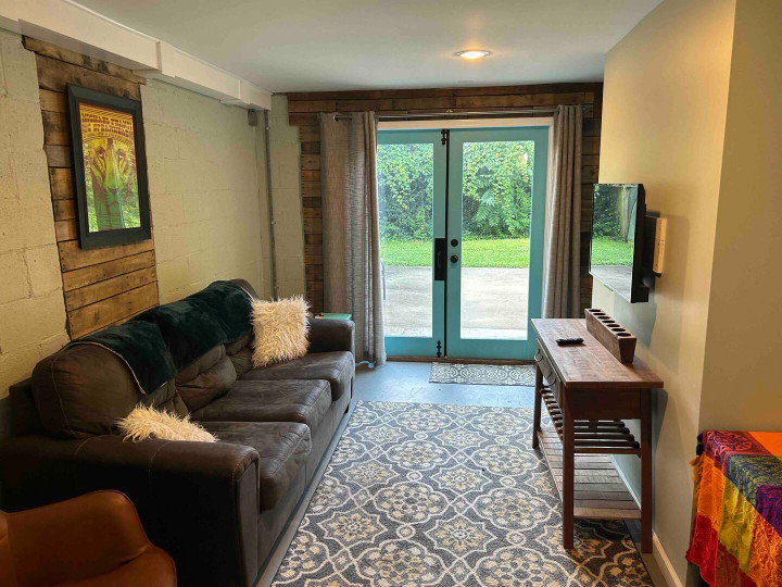 Private Lower Level Suite - Asheville