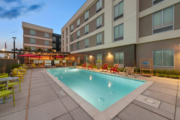 Near Loma Linda University + Free Breakfast & Pool - San Bernardino, CA