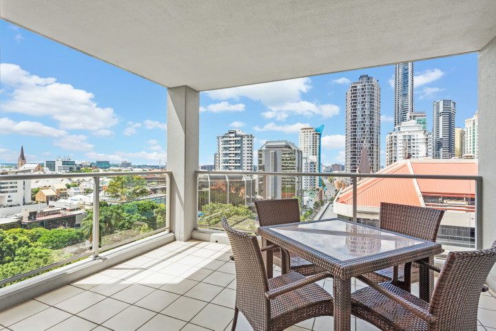 Central Heights ~ 2bed/2bath/car/pool/views ~ Cbd - Brisbane