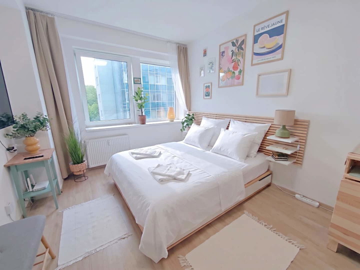 Stylish Studio In Smichov Private Parking Free Gym - Praga