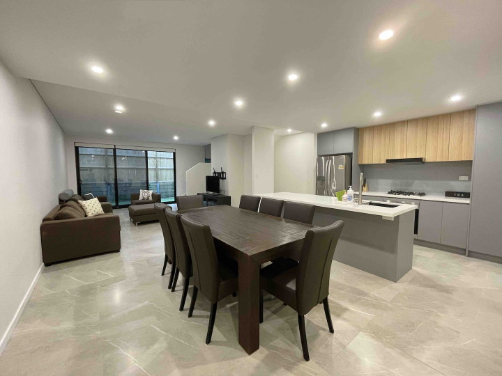 New Stylish Townhouse In Burwood - Strathfield
