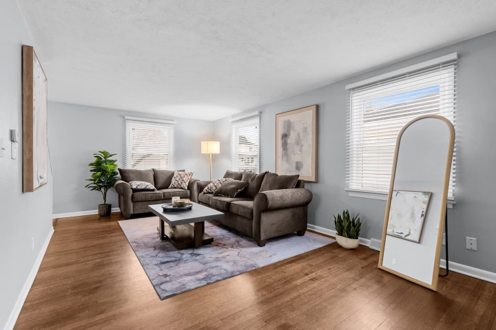 Spacious Home, Walk To Collins Aero - Rockford, IL