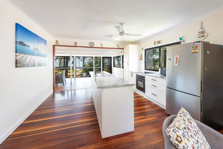 Pet Friendly Beachfront Home -Sleeps 8 - Toogoom