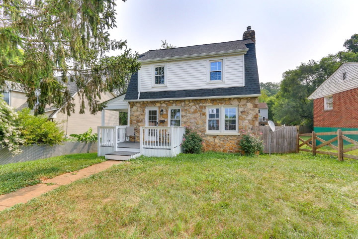 Chic Front Royal Retreat Near Shenandoah River! - Front Royal, VA