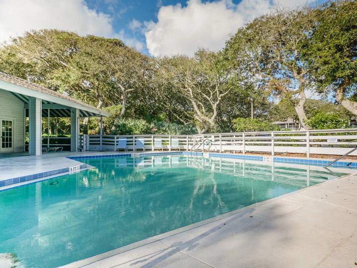 Sea Woods 2br Villa Next To Pool And 5 Min Walk To Car Free Beach - New Smyrna Beach, FL