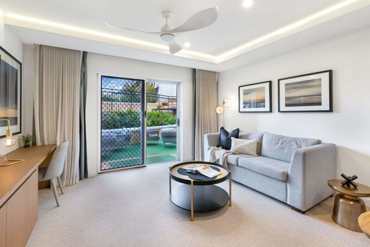 Cairns Central| Your Modern Oasis With Pool | - Cairns