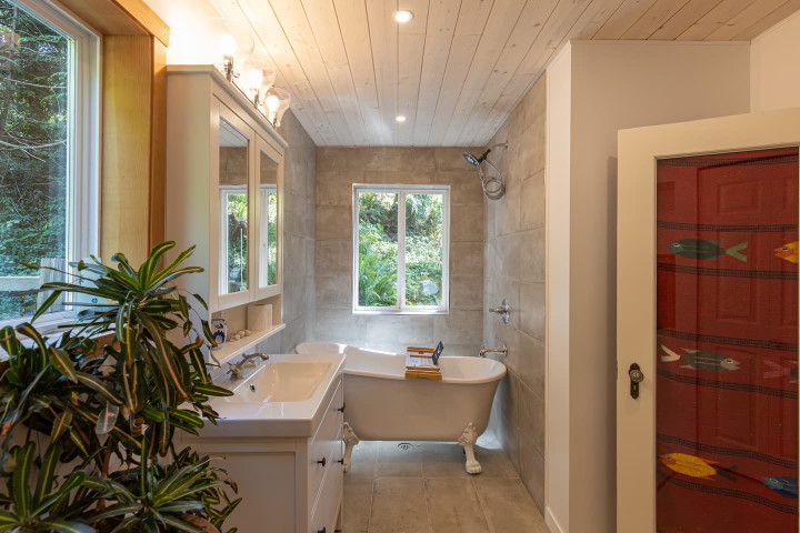 Suite Confortable Avec Jardin Privé Et Vue Sur L'océan/la Montagne - Sechelt