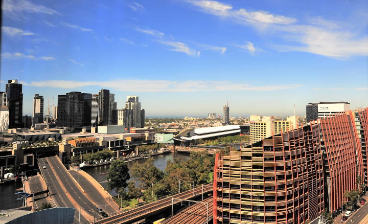 Huge 91m2 2br Stunning Riverview Apartment - Kensington