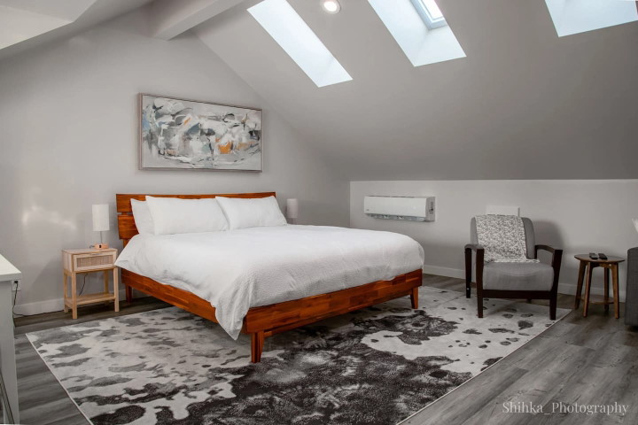 Modern Bright Loft Suite! - Red Deer