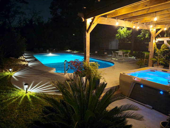 Hot Tub/ Pool Relaxing Getaway - Pensacola, FL
