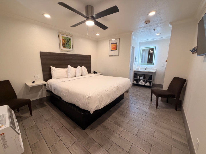 King Bed Room - Morro Bay, CA