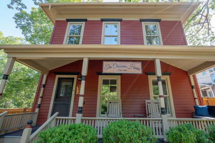 Cozy Historic Home, 8 Min Downtown, Large Yard - Saugatuck, MI