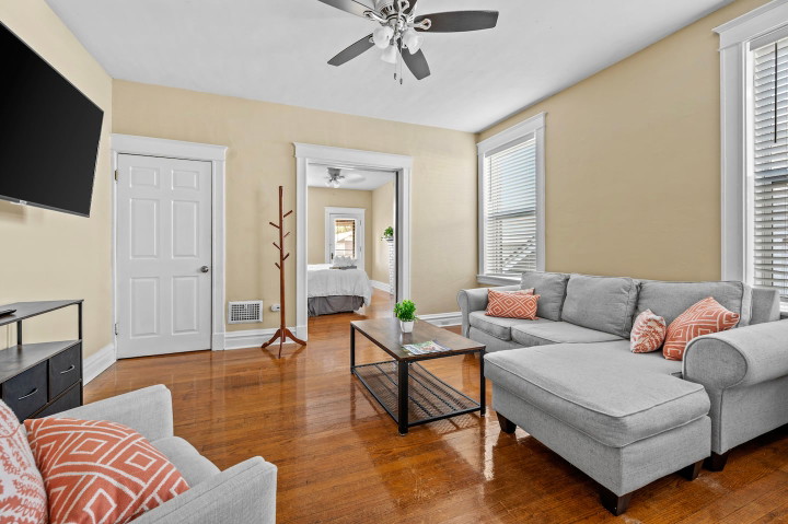 Dog-friendly King Apt | Full Kitchen & Laundry - Kirkwood, MO